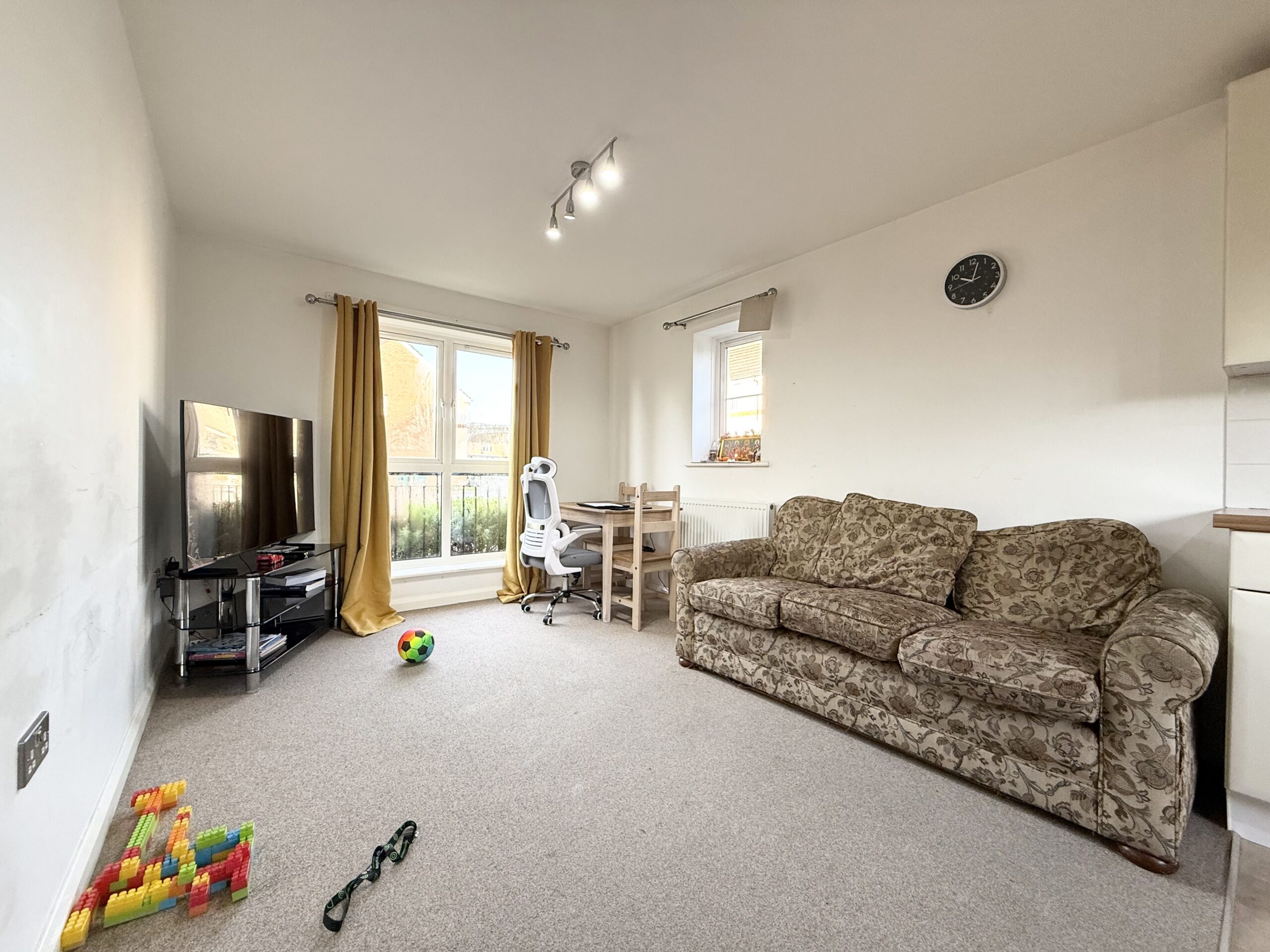 17 Rathbone Crescent, Peterborough, PE3 - Symonds and Greenaway